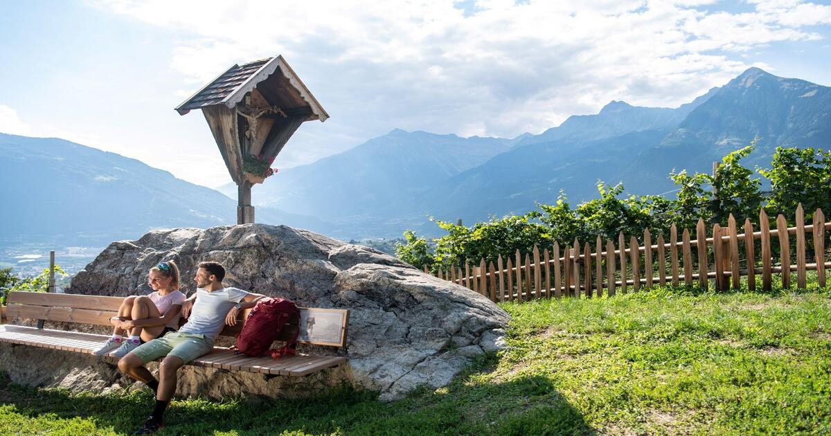 Entspannen Wie Im Paradies Ihre Traum Gartenliegebank Aus Holz Wartet Auf Sie