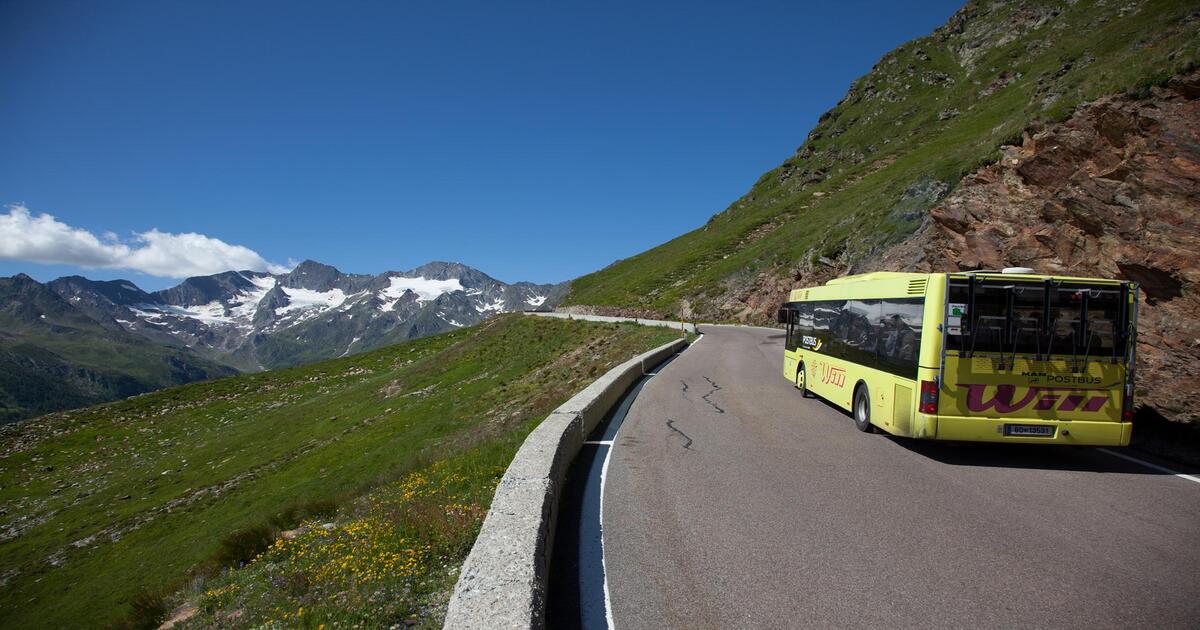 Hiking bus in Passeiertal Valley